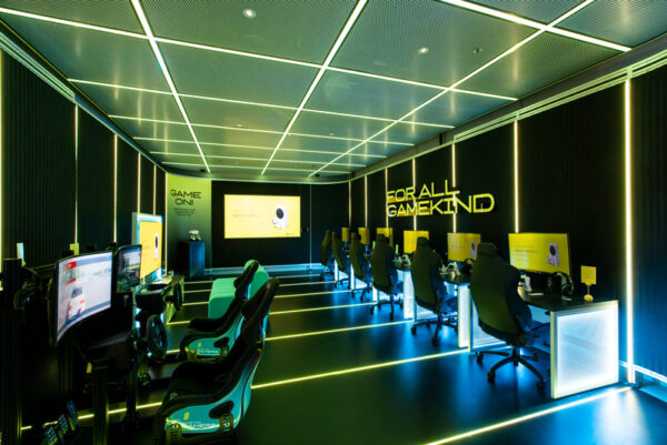 EE unveils innovative new Studio store in Westfield London inviting ...