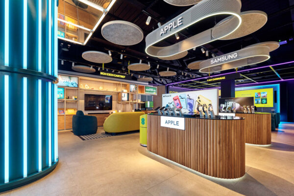 EE launches first-of-its-kind Experience store in Cardiff, inviting ...